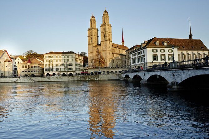 Zurich Old Town Walking Tour - Detailed Breakdown of the Itinerary